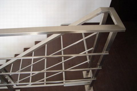 Balustrada din inox pentru interior cu prindere pe treapta - Inoxrom